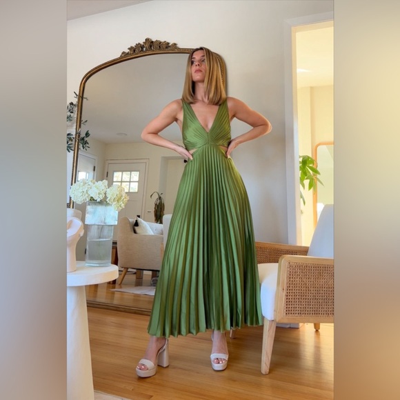 Abercrombie & Fitch | Dresses | Af Giselle Pleated Cutout Maxi Dress ...